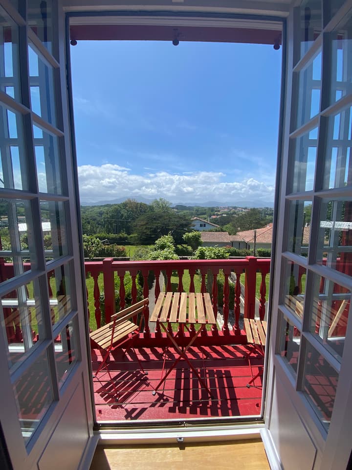 Grand Studio Rénové Avec Vue Sur Les Pyrénées - Saint-Jean-de-Luz