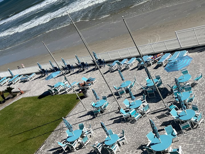 Oceanfront End Unit With Balcony,2 Oceanfront Pool - Daytona Beach, FL