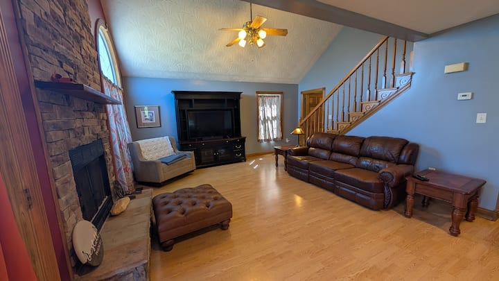 Family Friendly Farmhouse - Morgantown, KY