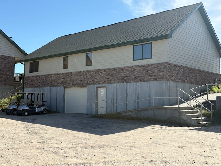 Delightful Four Bedroom Suite! (Ben Hogan Suite) - Gothenburg, NE