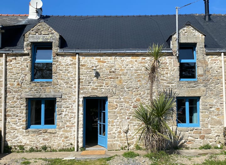 Maison En Pierre Typique Dans Un Endroit Idyllique - Guérande
