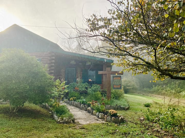 Logcabin W/ Hottub, Pooltable, Firepit, Gameroom - Eureka Springs, AR
