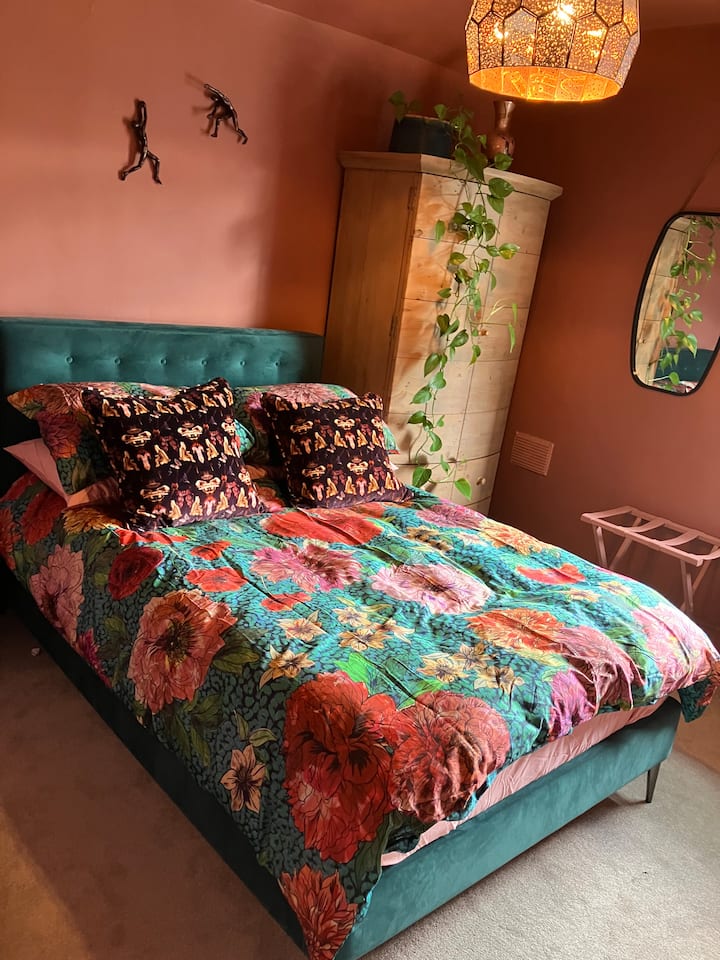 Boutique Double Ensuite Great Location (Room Only) - Cardiff