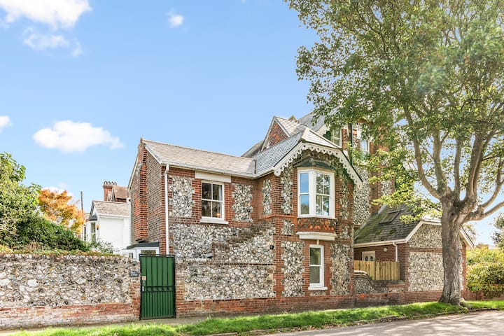 Flint Cottage – 3 Mins To Beach - Littlehampton