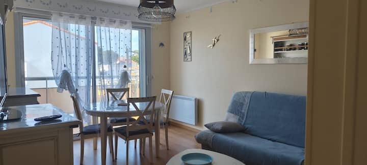 Appartement T2 à 400m De La Plage Des Demoiselles Et Commerces, à 900 M De La Rue Piétonne. Situé Dans Une  Petite Résidence Sécurisée Par Un Portail Avec Place De Parking Ou Garage Disponible. - Saint-Jean-de-Monts