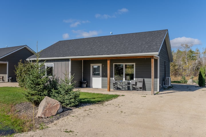 Modern Cabin Getaway - Manitoba