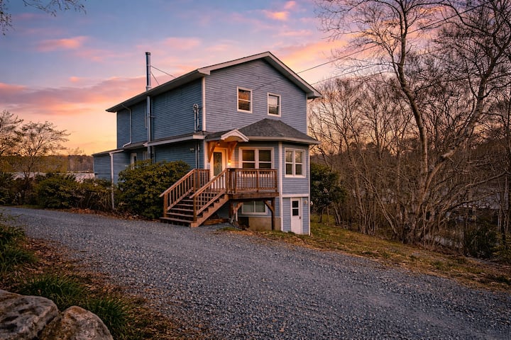 Coastal Oasis: Modern Retreat Near Halifax Harbour - Halifax