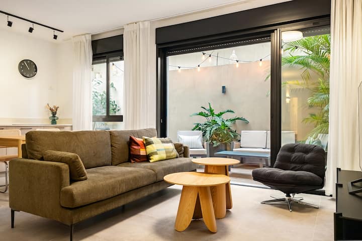 Gruzenberg Garden, Near Neve Tzedek. - 