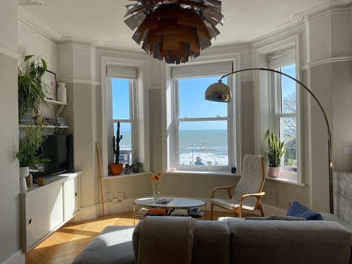 Modern, Light, Open Plan Apartment With Sea View - Bournemouth