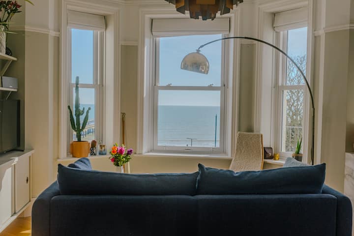 Modern, Light, Open Plan Apartment With Sea View - Bournemouth