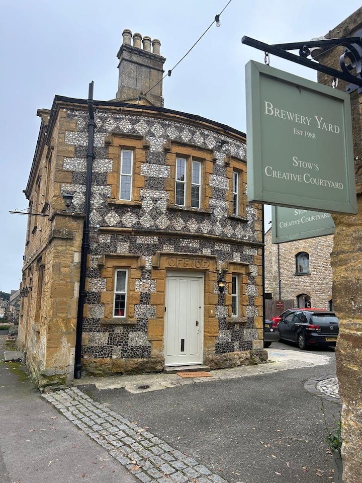 Chantry House 1st Floor Apartment - Cotswolds