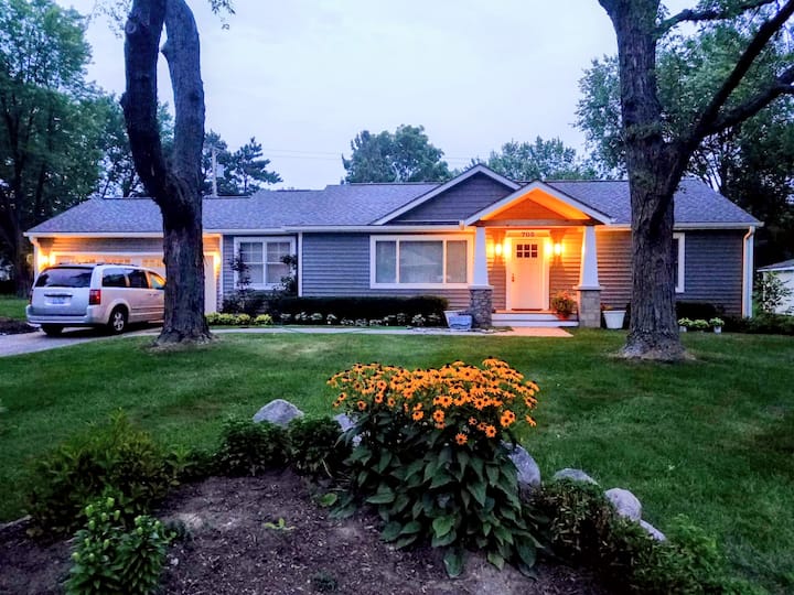 Charming Home With New Summer & Fall Availability - Rochester Hills, MI