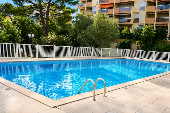 Grand Studio Dans Résidence Avec Piscine - Hyères