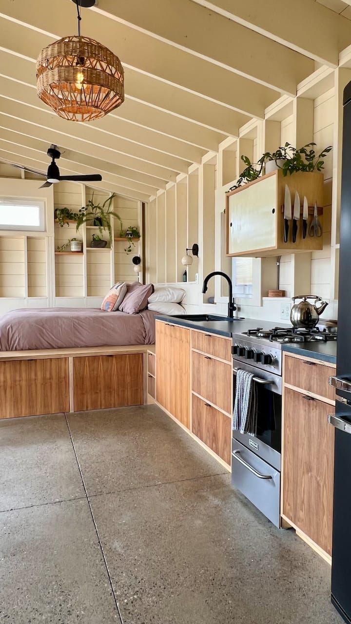 Blackhouse - Shou Sugi Ban Cabin - Paradise Valley - Emigrant, MT