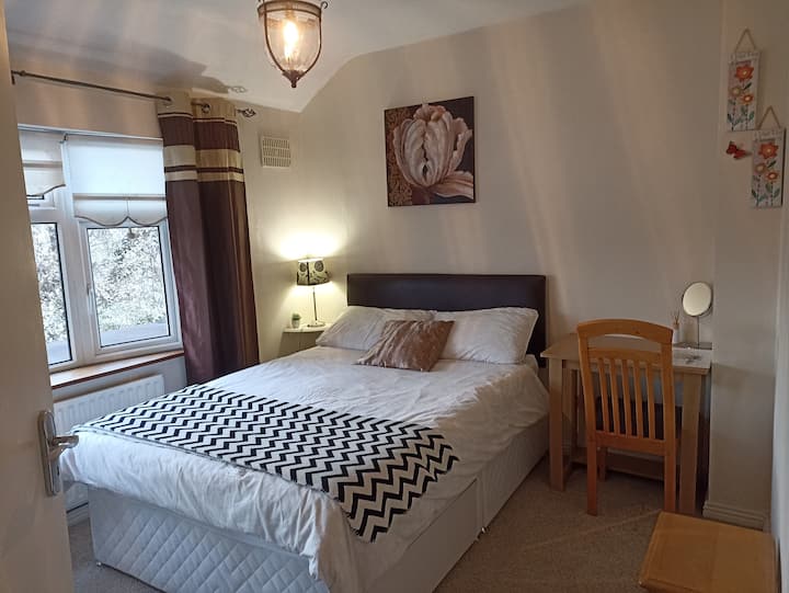 Cosy Double Room, Near City Center - Dublin