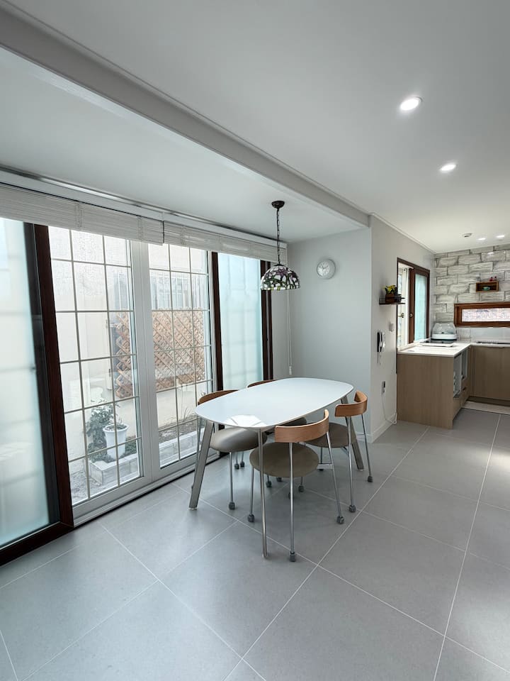 (리뉴얼)Dp220, 독채 ,집앞주차,
디피랑 동피랑  도보관광  중앙시장.여객선터미날근처 - 미수동