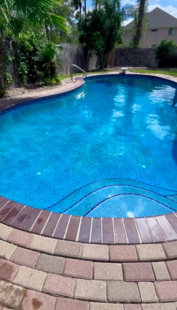 Dream House + Pool - McAllen, TX