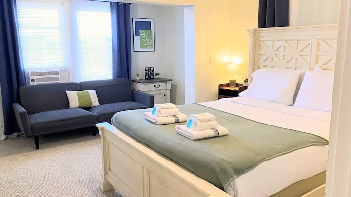 7 Mins From Airport | Grocery Nearby | 1st Floor - Warwick, RI