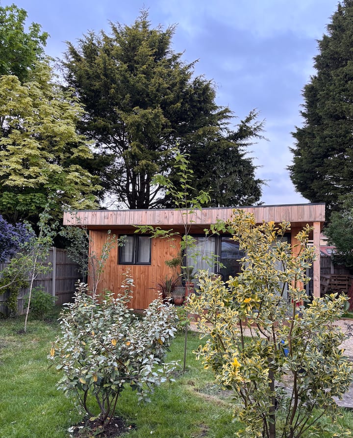 Urban Oasis - Silver Birch Cabin - Bristol