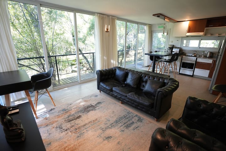 Entre Arboles Aparts - Mutisias - El Bolsón