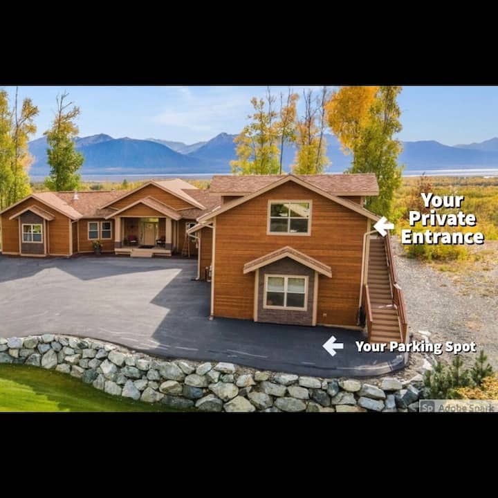 “Raven’s Nest” Cozy Suite W/ Epic Mountain Views - Alaska