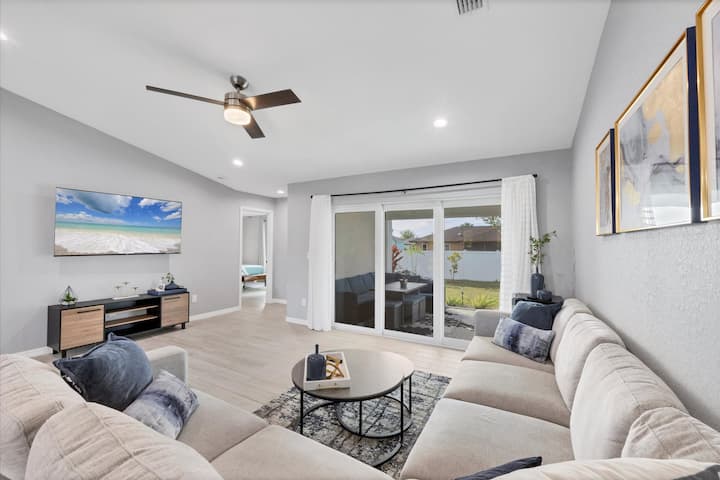 Stylish Retreat-mins To Beach-private Lanai-wifi - Englewood, FL