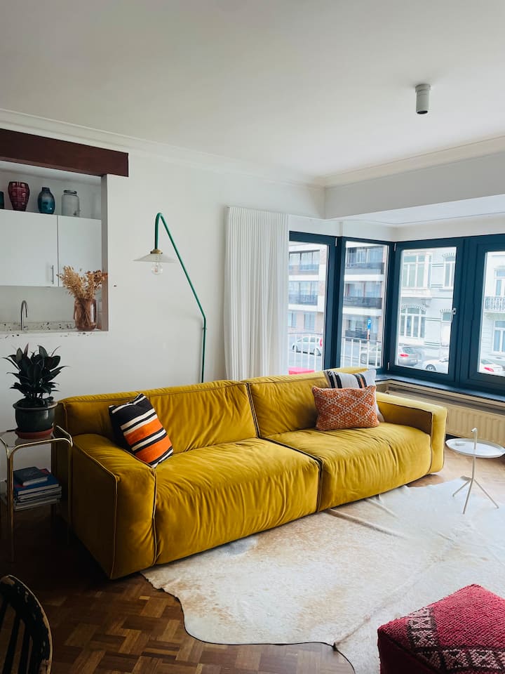 Jaren 60 Appartement Op Boogscheut Van De Zee - Oostende