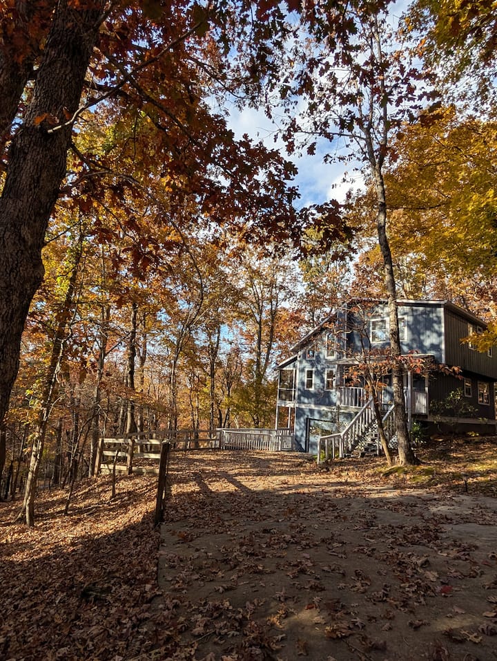 Tree House Retreat Close To Helen With Game Room! - Clarkesville, GA