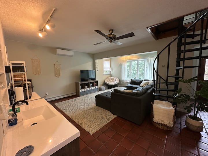 Private Suite Near Beaches & Uri - With A Sauna! - South Kingstown, RI