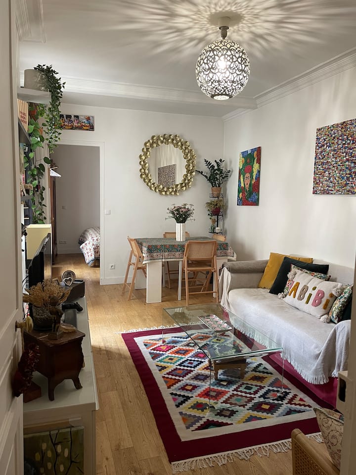 Cosy Flat Near Montmartre/abbesses/batignolles - Paryż