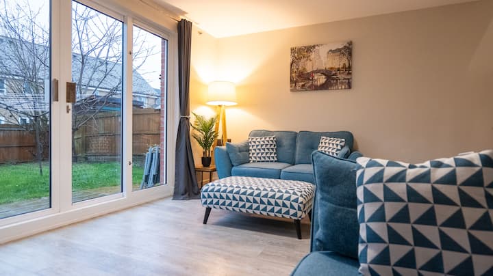 Homely 3-bed House With Parking In St Neots - Cambridgeshire