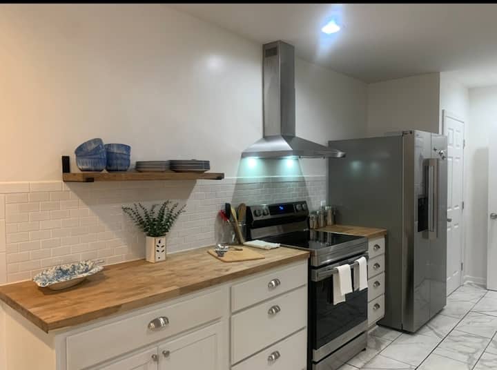 Jill’s Gem (Two Separated King Bedrooms) - Montgomery, AL