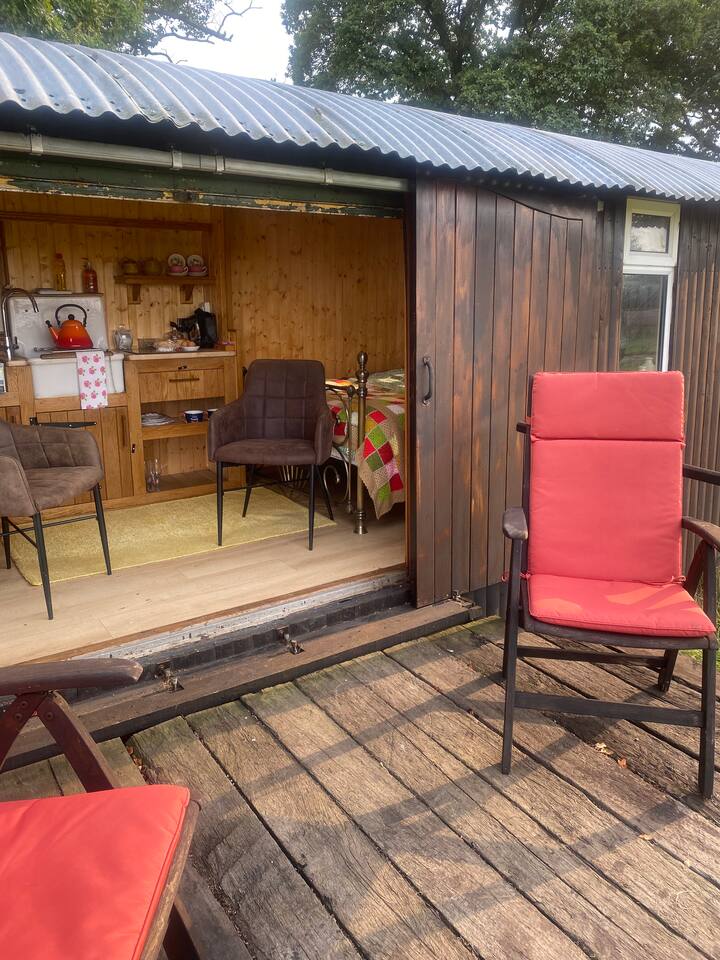 The Big View 
Shepherds Hut
Shatterford Bewdley - Bewdley
