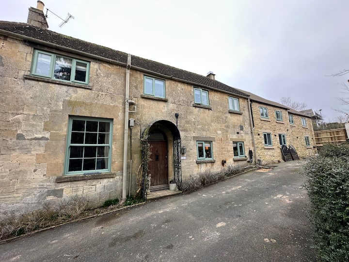 Cozy Traditional Cotswold Cottage - Burford