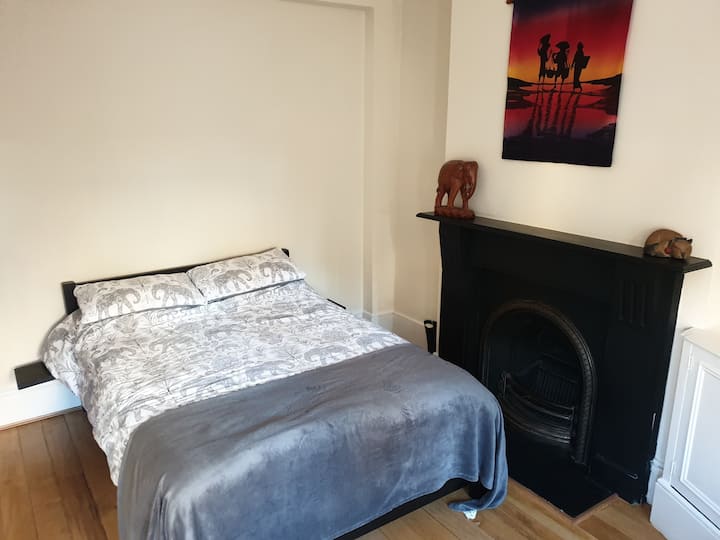 Room For 2/3 Adults. - Londra