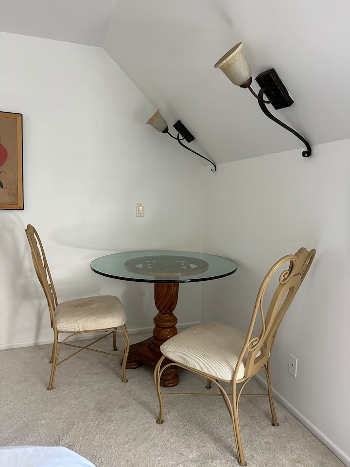 Spacious Private Room In Charming Westwood Home - Los Angeles, CA