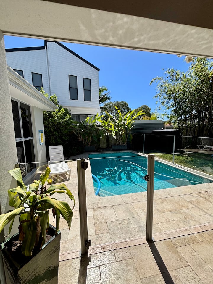 Spring Special-luxury Family Home In Nobby Beach - Gold Coast