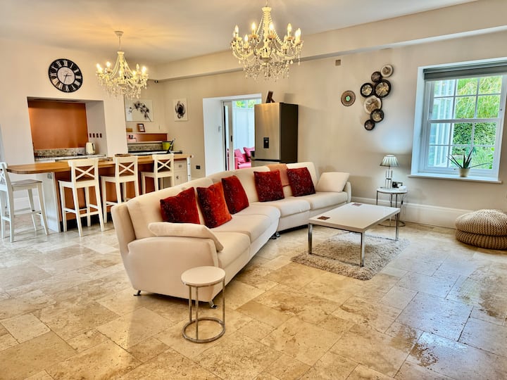 Stunning And Luxurious Manor House Holiday Home - 도체스터