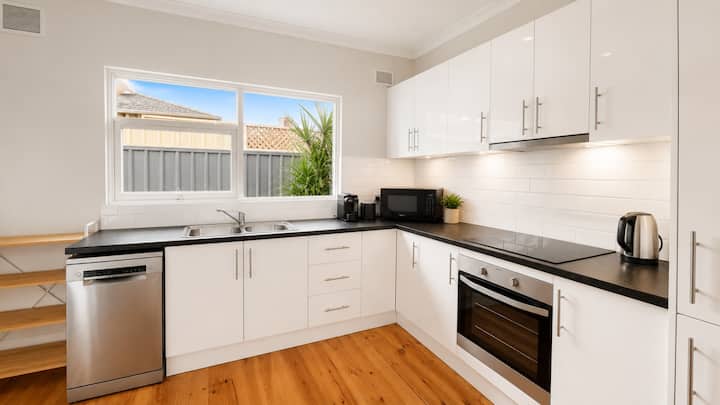 Cosy 2br Apt|full Kitchen & Courtyard Near Glenelg - Adelaide
