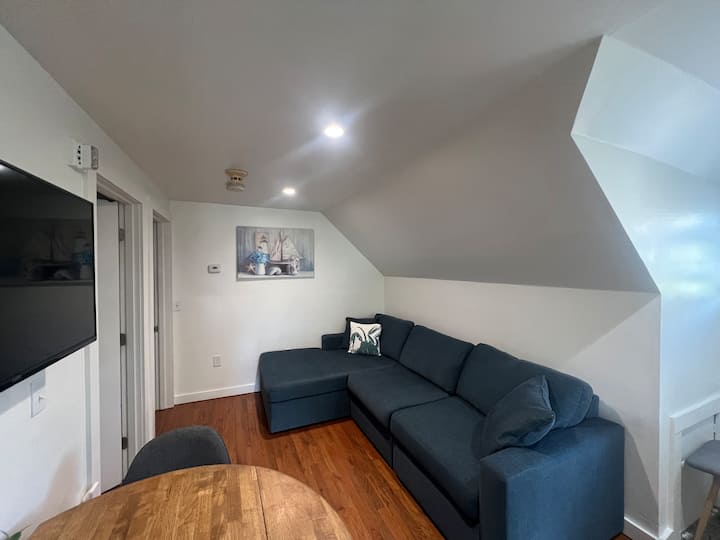 In Town. 5 Minute Walk From Ferry With Parking. - New Shoreham, RI