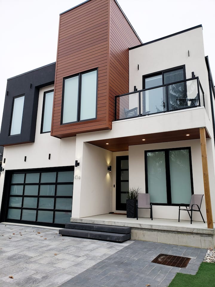 Luxury Home With Hot Tub, 2 Min Walk To Beach - Grand Bend