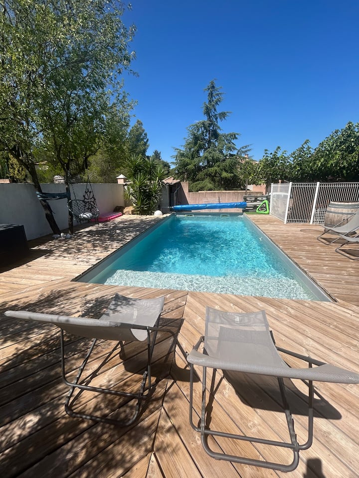 Villa Familiale Calme, Confort, Piscine, Garrigue