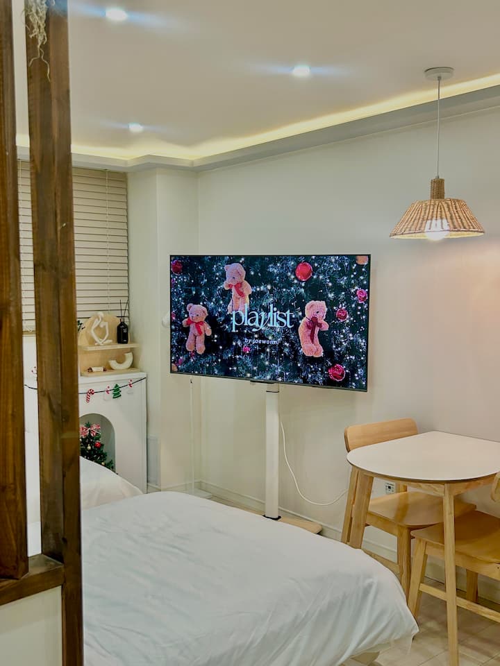 부산펜션모가스테이#402#해운대역,바닷가 도보3분거리#구남로메인₩55인치tv#무료짐보관가능 - South Korea