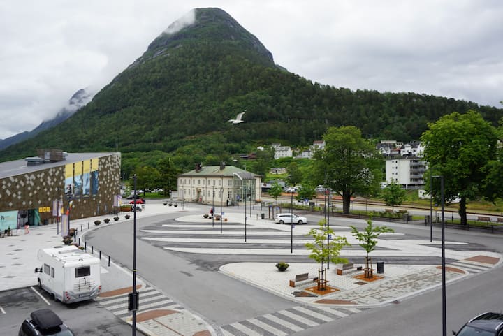 ÅNdalsnes Sentrum 1-room Apartment
Buss/jernbane - Norway