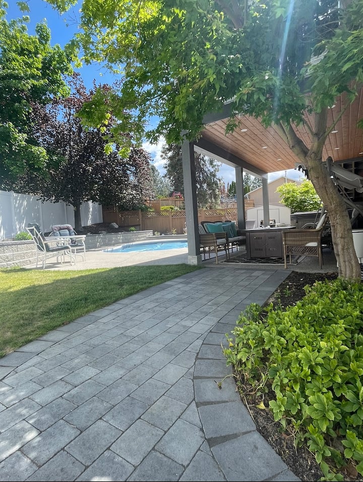 Season’s Change Escape – Hot Tub + Nature Trail - Penticton