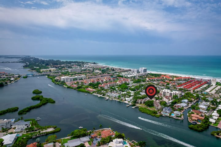 Charming Bayfront 2 Brs Siesta Key Condo - Siesta Key, FL