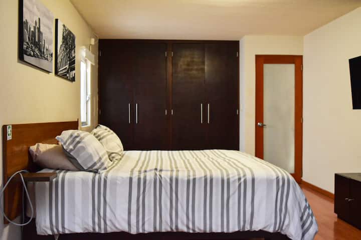 Casa Valentín , Muy Amplia , Con áRea De Jardín . - San Luis Potosí
