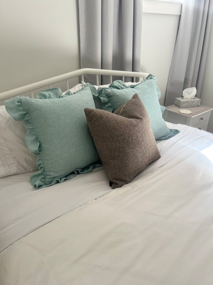 Cozy | Clean | Dt/central Location - Kelowna