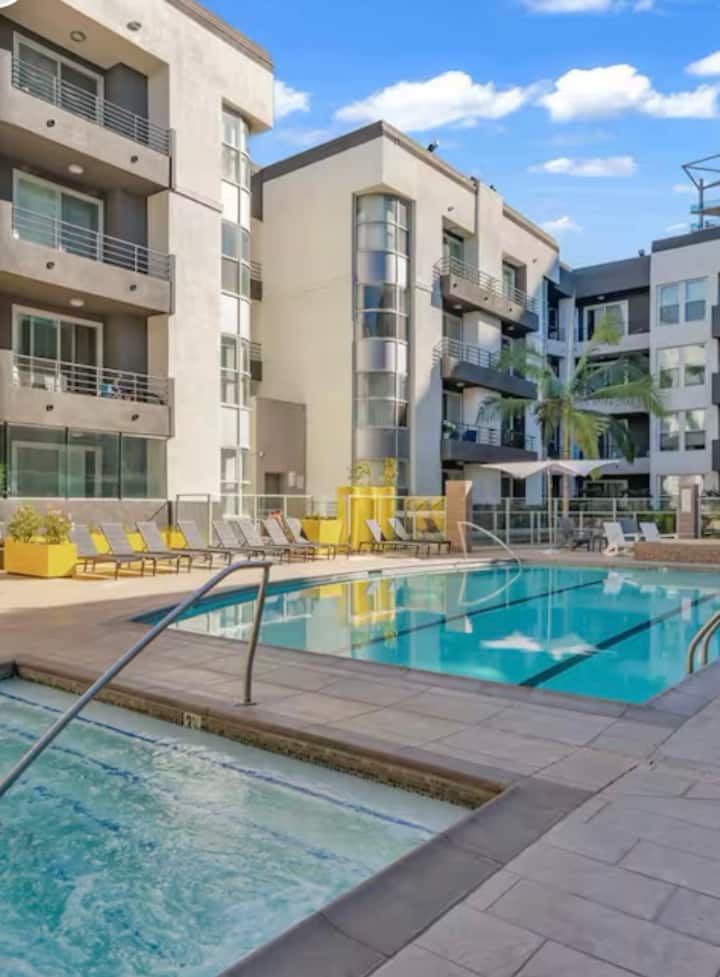 Luxury 2 Br Glendale Condo With Pool - Burbank, CA