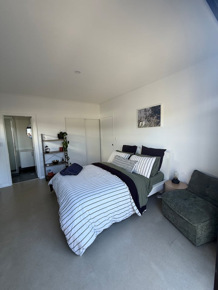 Light And Bright Modern Studio - Margaret River